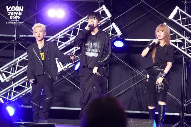 AOMG 신인 식구 ‘KCON’ 출격, 국산 힙합 매력 전파 - 손에 잡히는 뉴스 눈에 보이는 뉴스 - 뉴스엔
