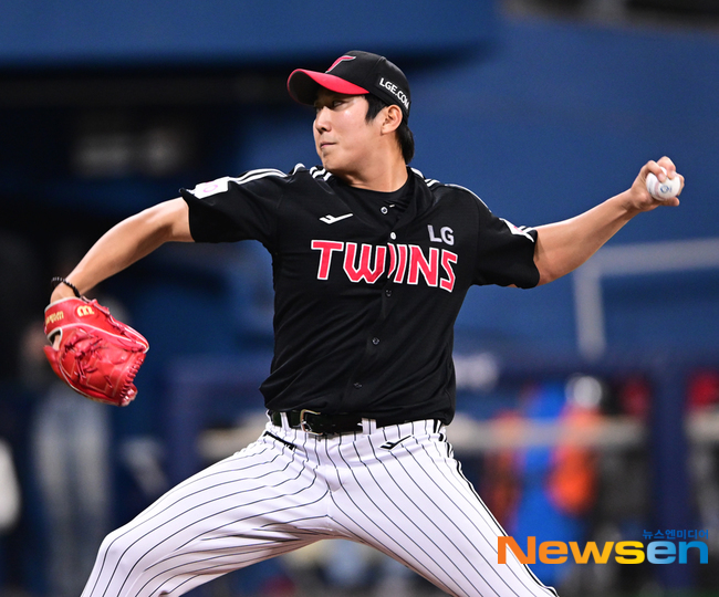 ‘손주영 7이닝 11K 1실점 완벽투’ LG, SSG에 3-2 승리..SSG 2연패 - 손에 잡히는 뉴스 눈에 보이는 뉴스 - 뉴스엔