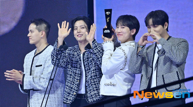 비투비(BTOB), THE BEST VOCAL GROUP상 받았어요 (ASEA 2025)[포토엔HD] - 손에 잡히는 뉴스 눈에 보이는 뉴스 - 뉴스엔