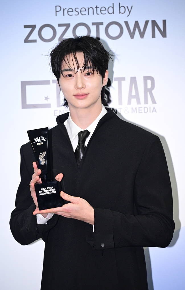 ‘ASEA 2025’ 아이들 대상 영예…이틀 연속 매진 속 화려한 피날레 - 손에 잡히는 뉴스 눈에 보이는 뉴스 - 뉴스엔