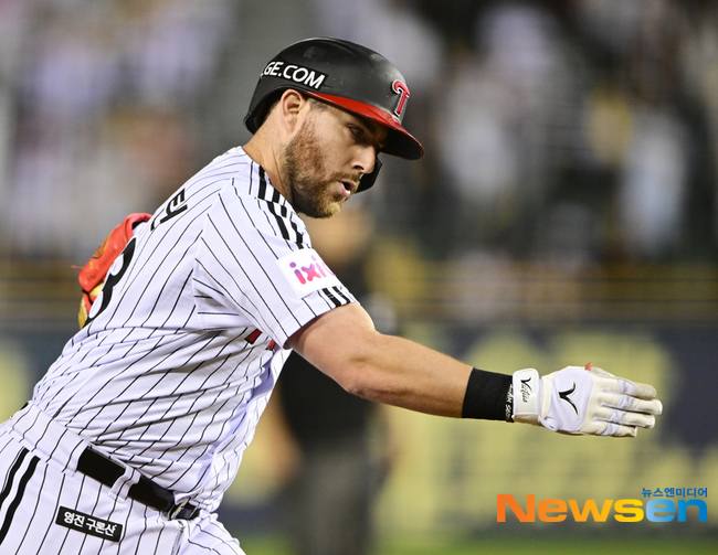 ‘하위타선 활약+오스틴 쐐기포’ LG, SSG에 6-4 역전승..1위 지켰다 - 손에 잡히는 뉴스 눈에 보이는 뉴스 - 뉴스엔