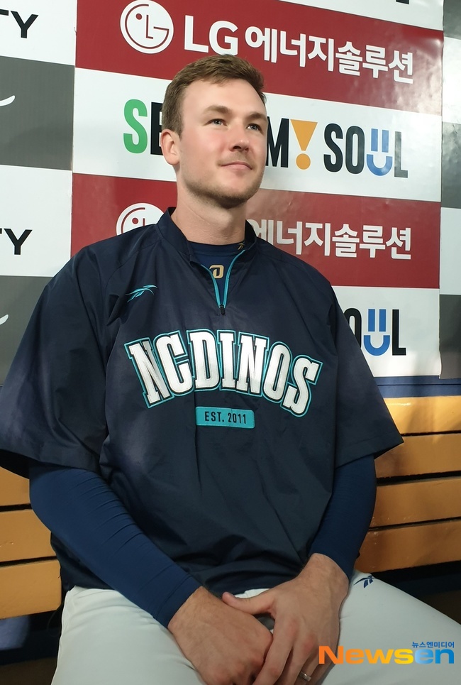 ‘잠실 3G 3승 ERA 1.50’ 라일리 “오늘 잠실이 조금만 더 컸더라면..KBO리그 성공 비결은 자신감” - 손에 잡히는 뉴스 눈에 보이는 뉴스 - 뉴스엔