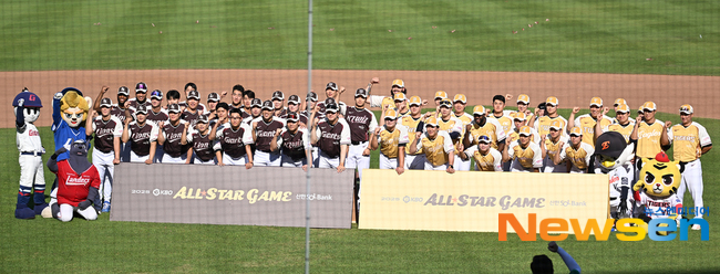 2025 KBO 올스타전 단체 포토타임 [포토엔HD] - 손에 잡히는 뉴스 눈에 보이는 뉴스 - 뉴스엔