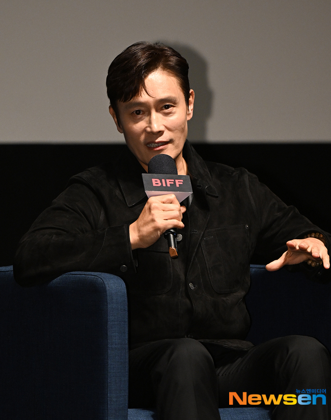 망한 배우였던 이병헌, ‘포니테일 머리’ 망한 감독 박찬욱과 레전드 ‘JSA’ 썼다(종합)[30회 BIFF] - 손에 잡히는 뉴스 눈에 보이는 뉴스 - 뉴스엔