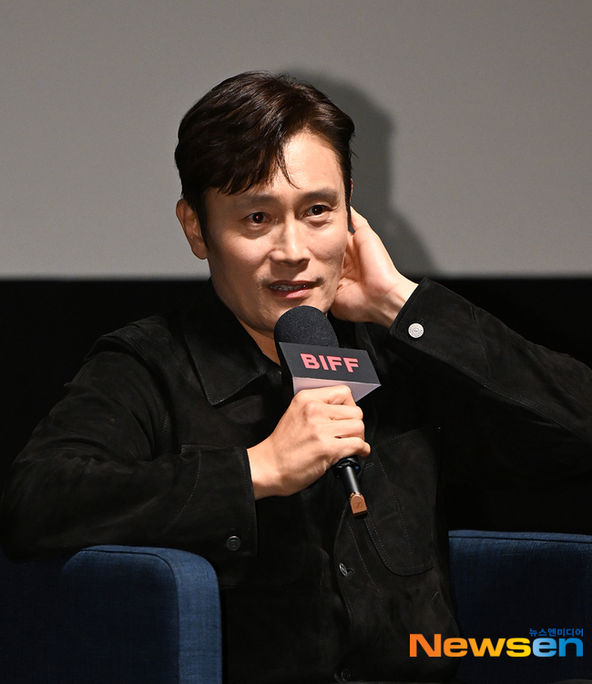 망한 배우였던 이병헌, ‘포니테일 머리’ 망한 감독 박찬욱과 레전드 ‘JSA’ 썼다(종합)[30회 BIFF] - 손에 잡히는 뉴스 눈에 보이는 뉴스 - 뉴스엔