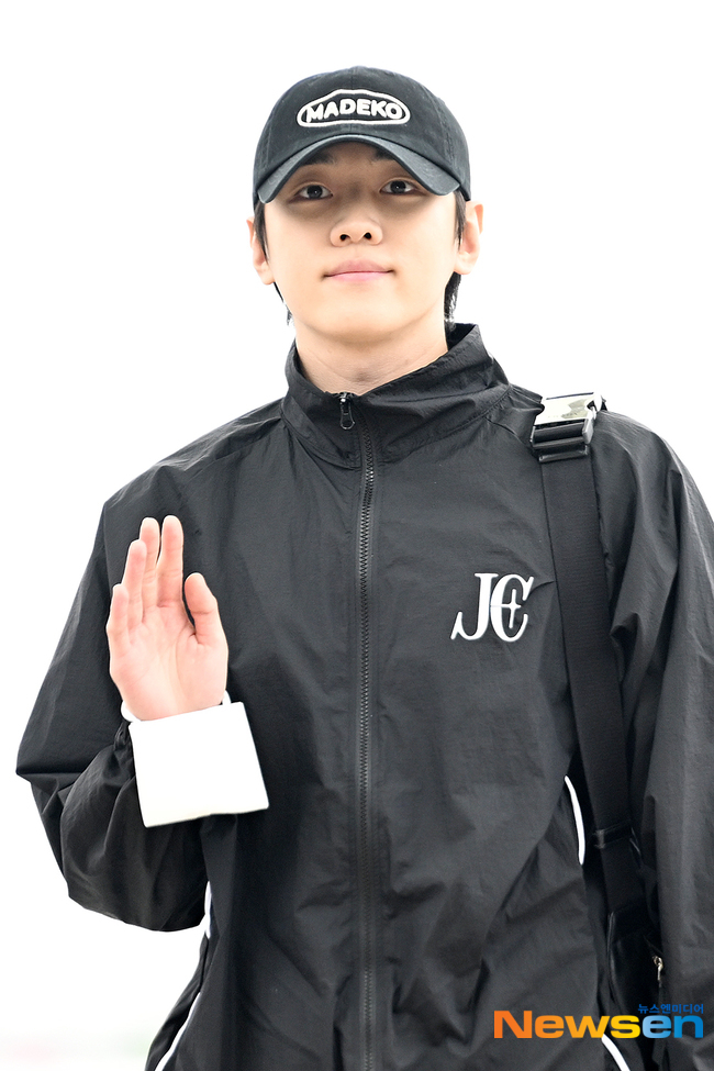 DKZ 재찬 ‘본인 이니셜 새겨진 옷입고’[포토엔HD] - 뉴스인코리아