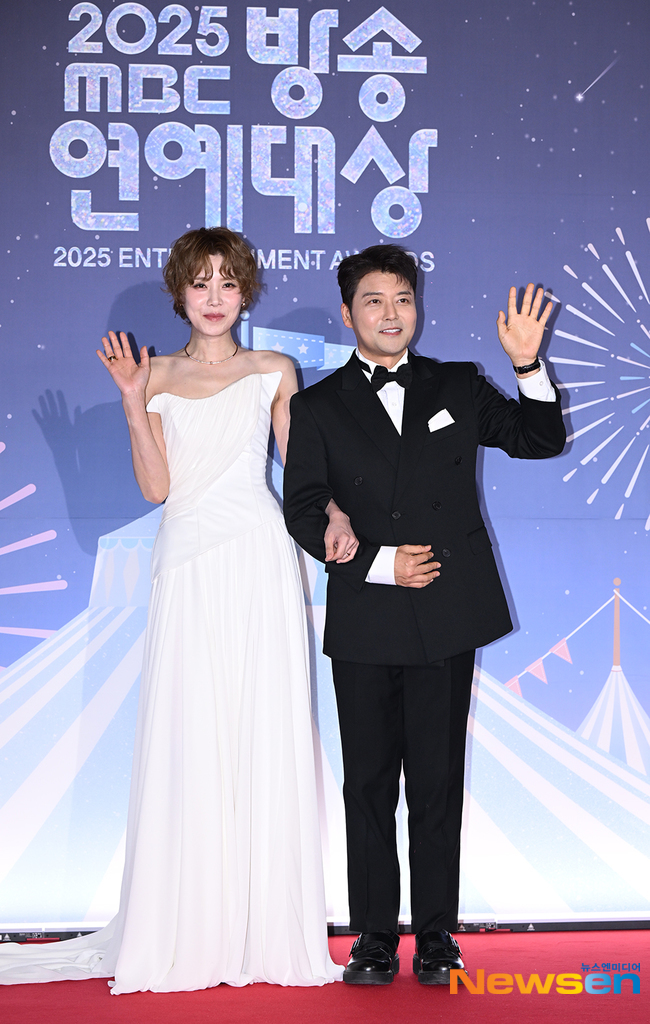 장도연-전현무, ‘2025 MBC 방송연예대상’ MC [포토엔HD] - 손에 잡히는 뉴스 눈에 보이는 뉴스 - 뉴스엔